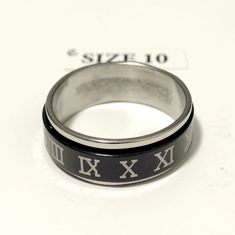 Roman Numerals Spinner Ring, Size 10 - Gem